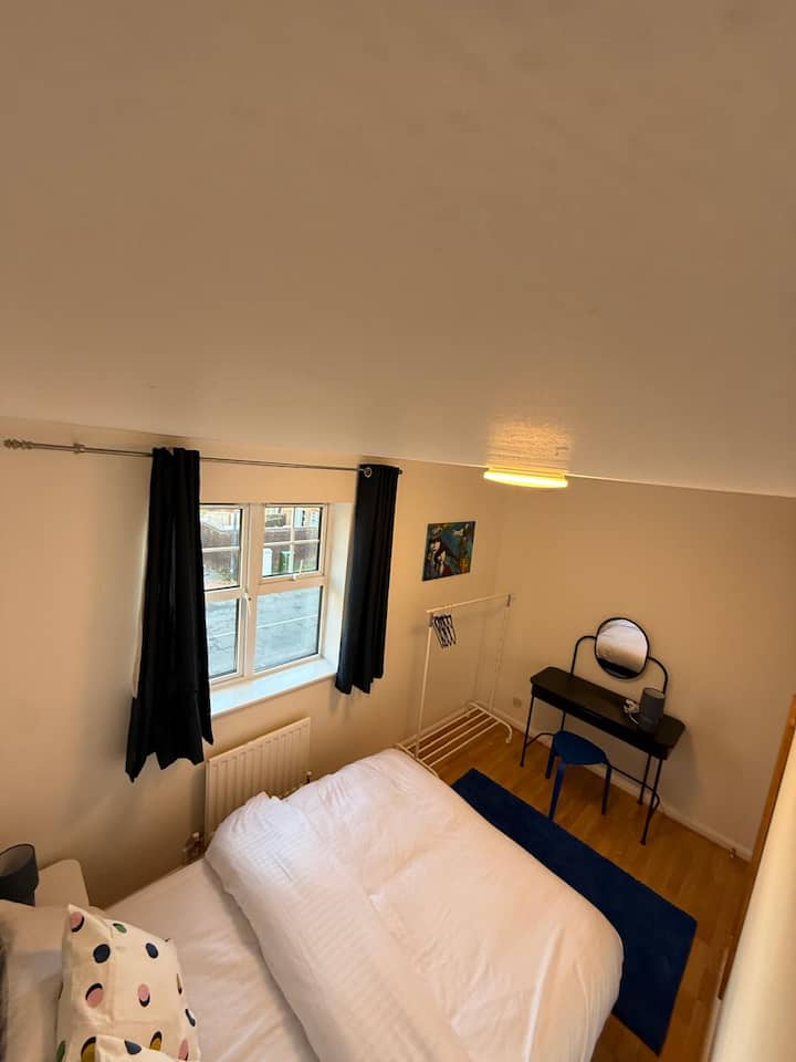 Bright And Modern 2-bedroom House - Cardiff