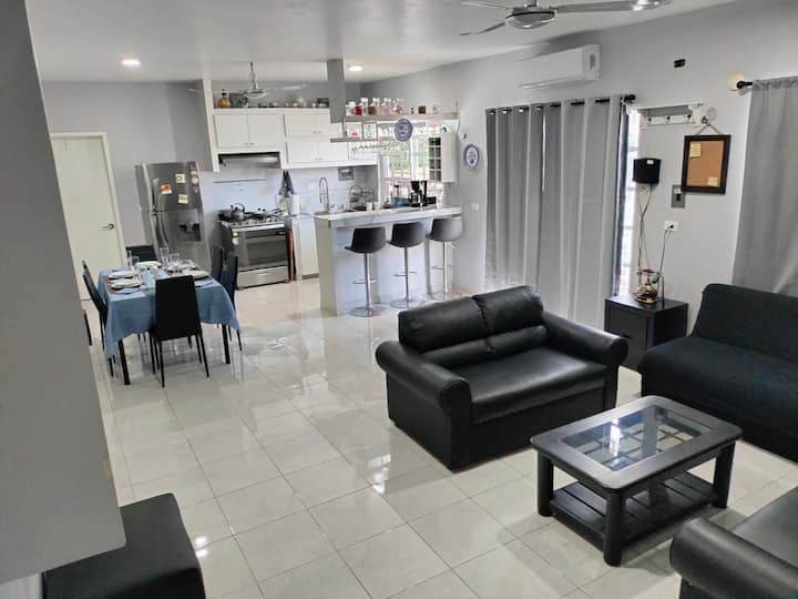 Sunny And Cozy : 6-bedroom Apartment With Terrace. - Cozumel