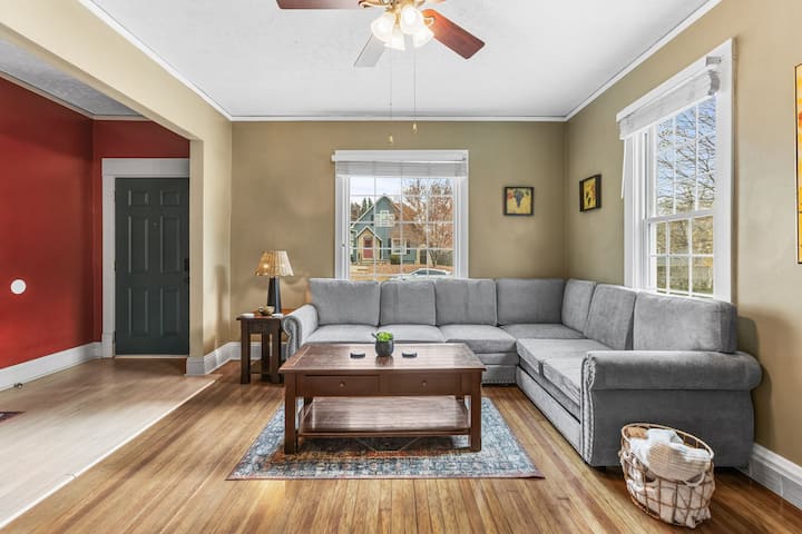 Urban Canvas Studio • Bright, Bold & Photo-ready - Omaha, NE