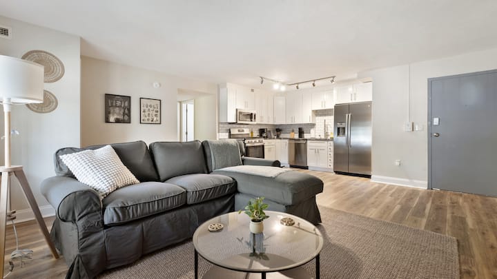 Walkable 2br In East Liberty - Parking - Pittsburgh, PA