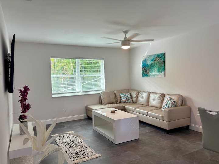 Beautiful 2bd 2b Newly Furnished E Delray Parking - Delray Beach, FL