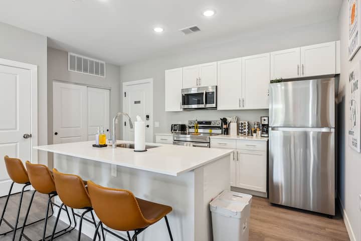 Walkable Apt In Historic Olde Towne W/parking - Columbus, OH
