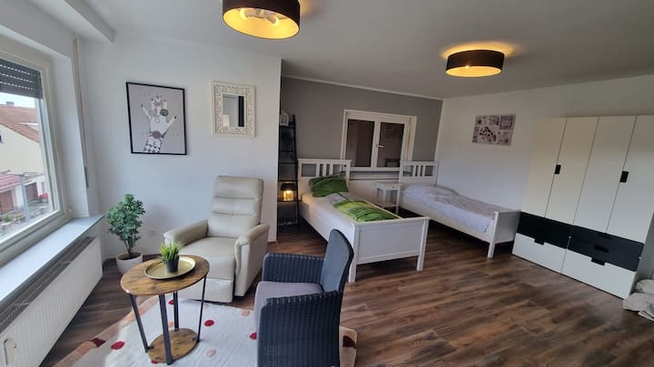 Moderne Unterkunft Für Teams – Nah An Der Autobahn - Gelnhausen