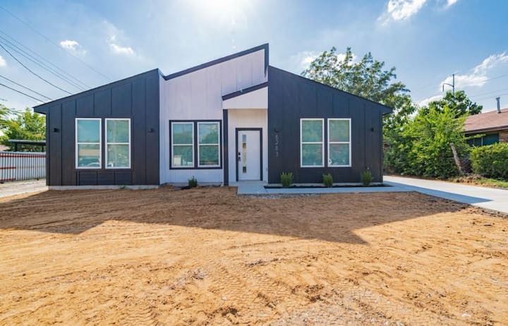 House In Dallas - Pleasant Grove - Dallas