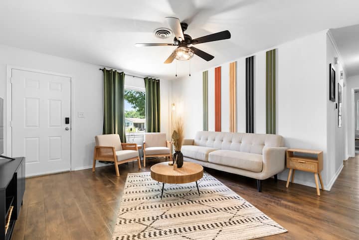 The Court-side Cottage - Near Love Street Park! - Weatherford, TX