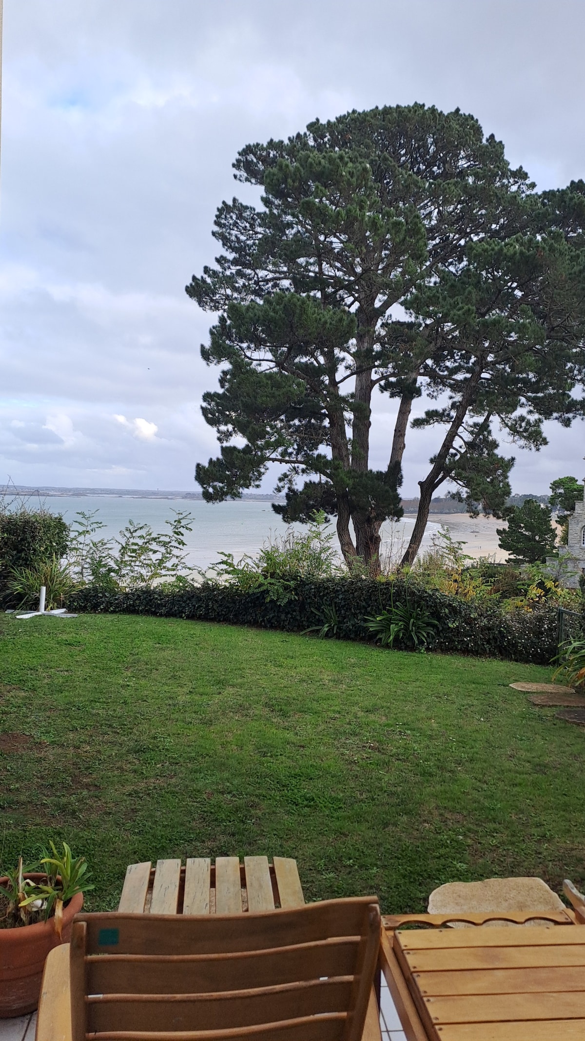 Pleasant apartment with sea view 150 m from the beach - Apartments for ...