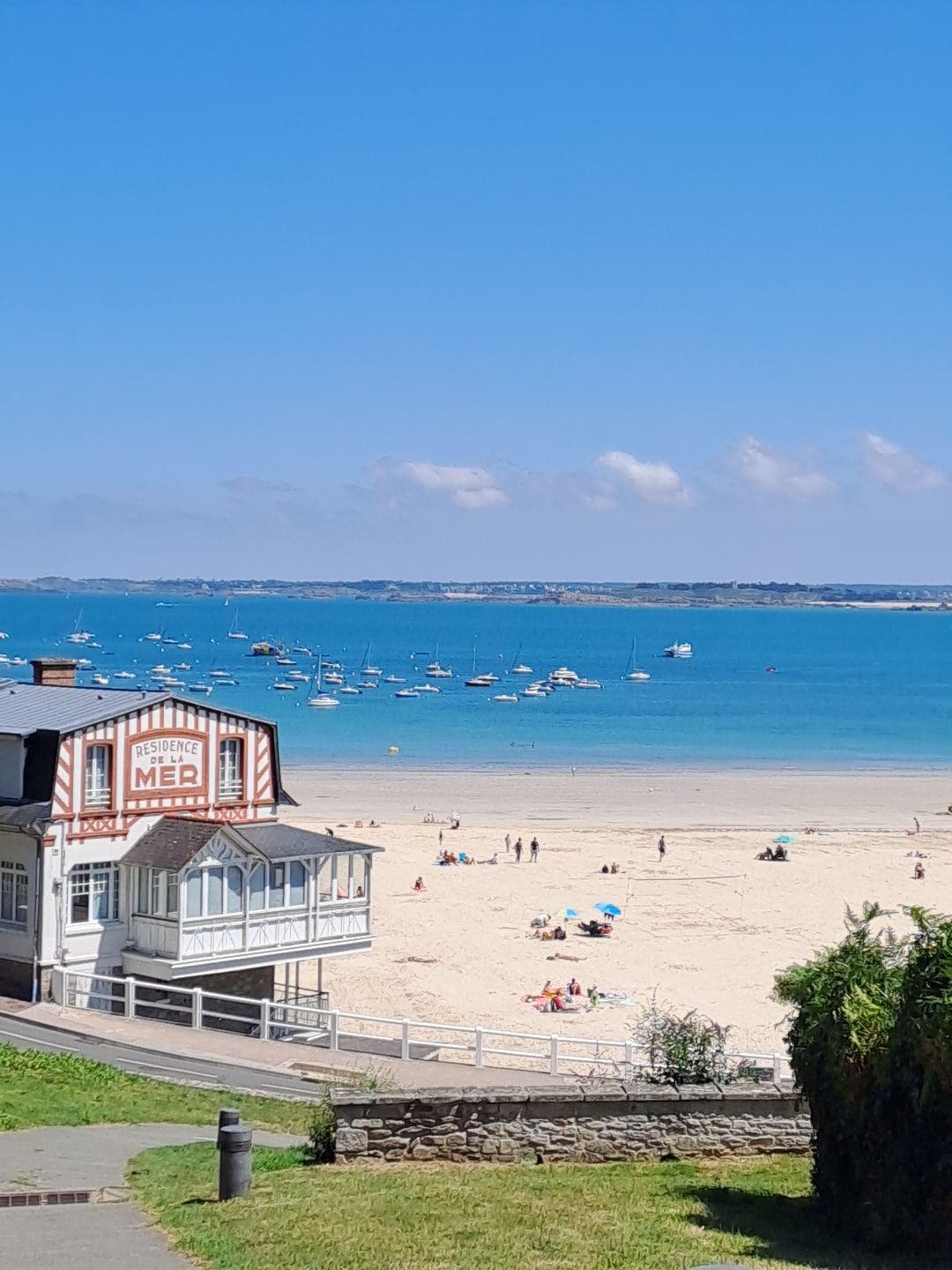 Pleasant apartment with sea view 150 m from the beach - Flats for Rent ...