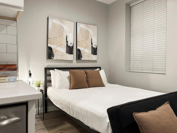 Well-located Studio W/ In-unit Laundry - United States