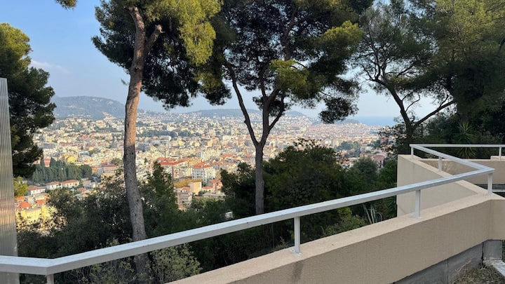 Superbe Appartement Avec Vue Dégagée Et Piscine - Nice