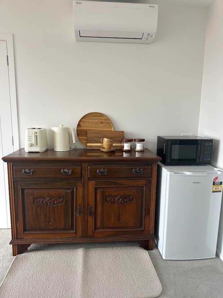 Private, Peaceful Levin Stay - Ōhau