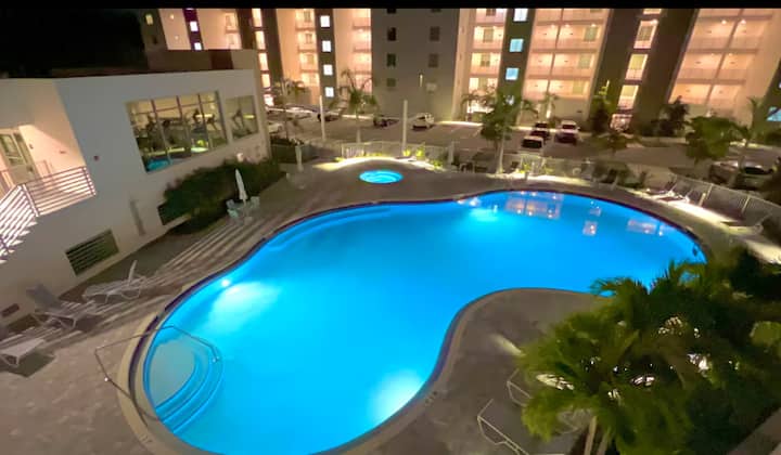 Luxury Condo On The Water With A Resort Style Pool - サラソータ, FL