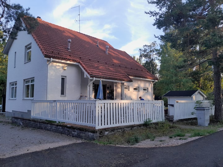 Majoitu Mukavasti Rauhallisessa Omakotitalossa - Espoo