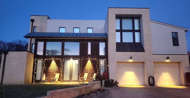 Arlington Contemporary 5 Bdrm Home - Montgomery County, MD