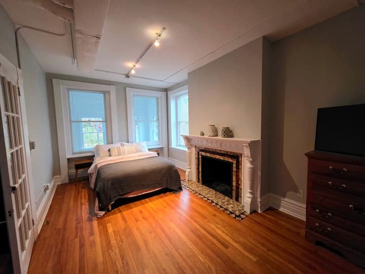 Huge 1st Fl Historic Apt Soaring Ceilings - 윌밍턴