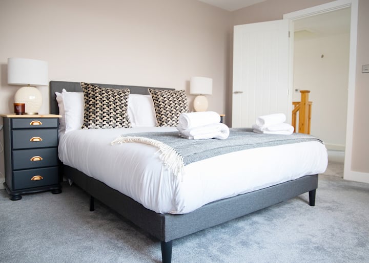 4 Bed Elegant Home With A View Of The Countryside - Downham Market