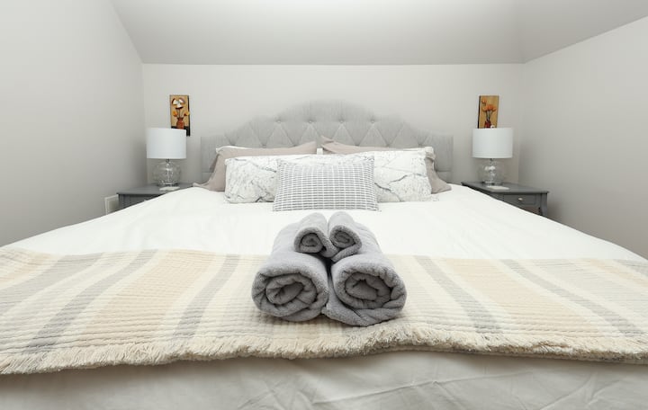 Willough Bed+breakfast | King Room - King of Prussia, PA