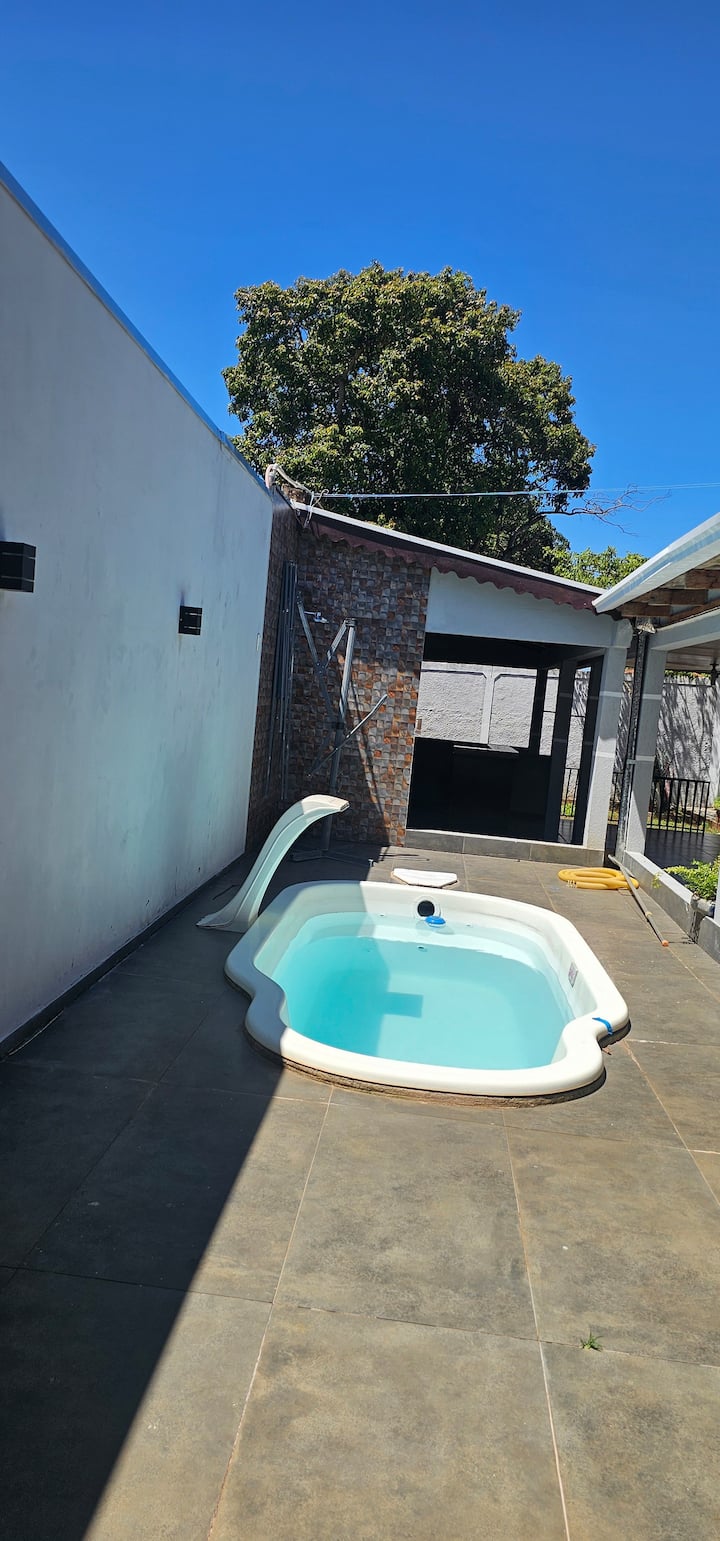 Casa Com Piscina Para Família Próx Aos Shoppings - Pedro Juan Caballero