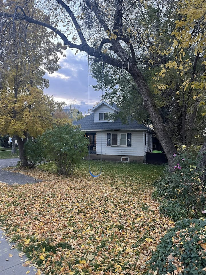 Cozy Family Cottage • Near Slc, Skiing, & Airport - Farmington, UT