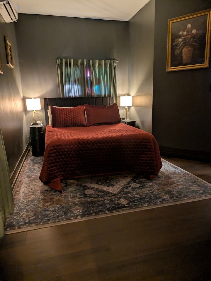 The Crooked Hideout W/lounge/game Room! - Red Bluff, CA