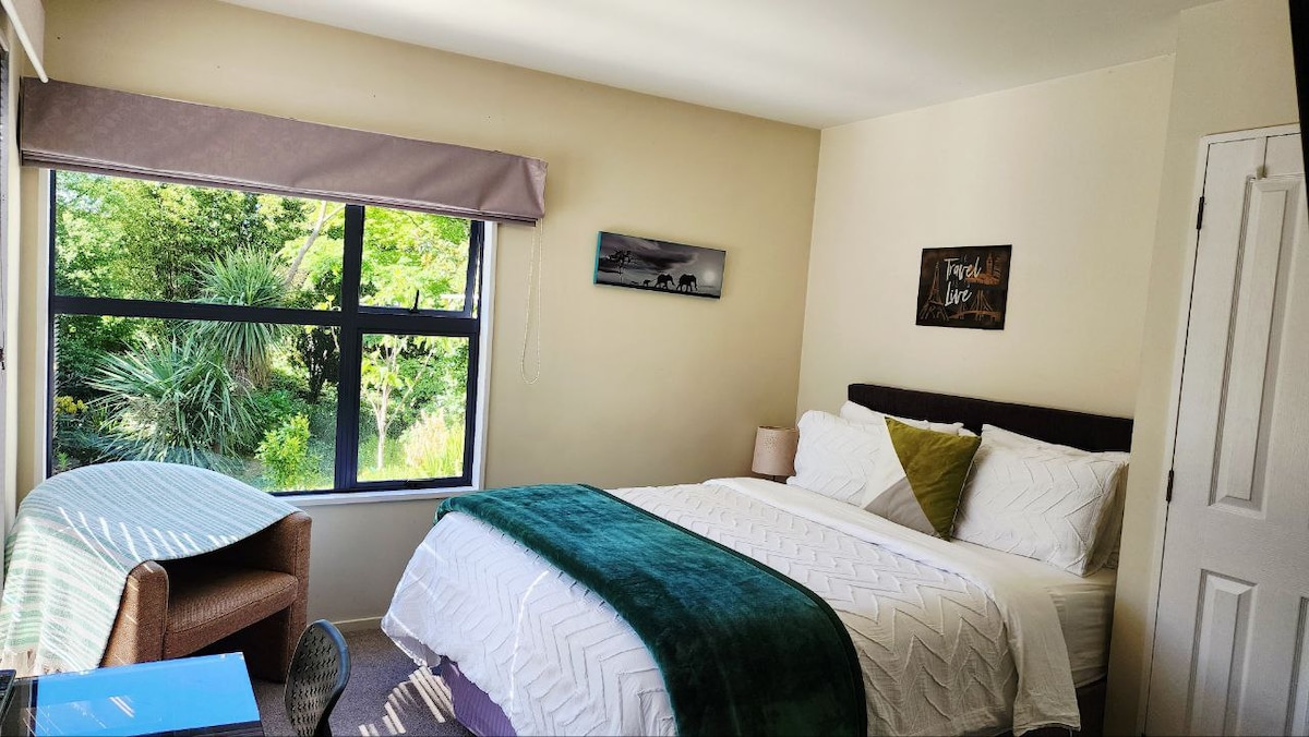 Cosy room with garden view - Houses for Rent in Christchurch ...