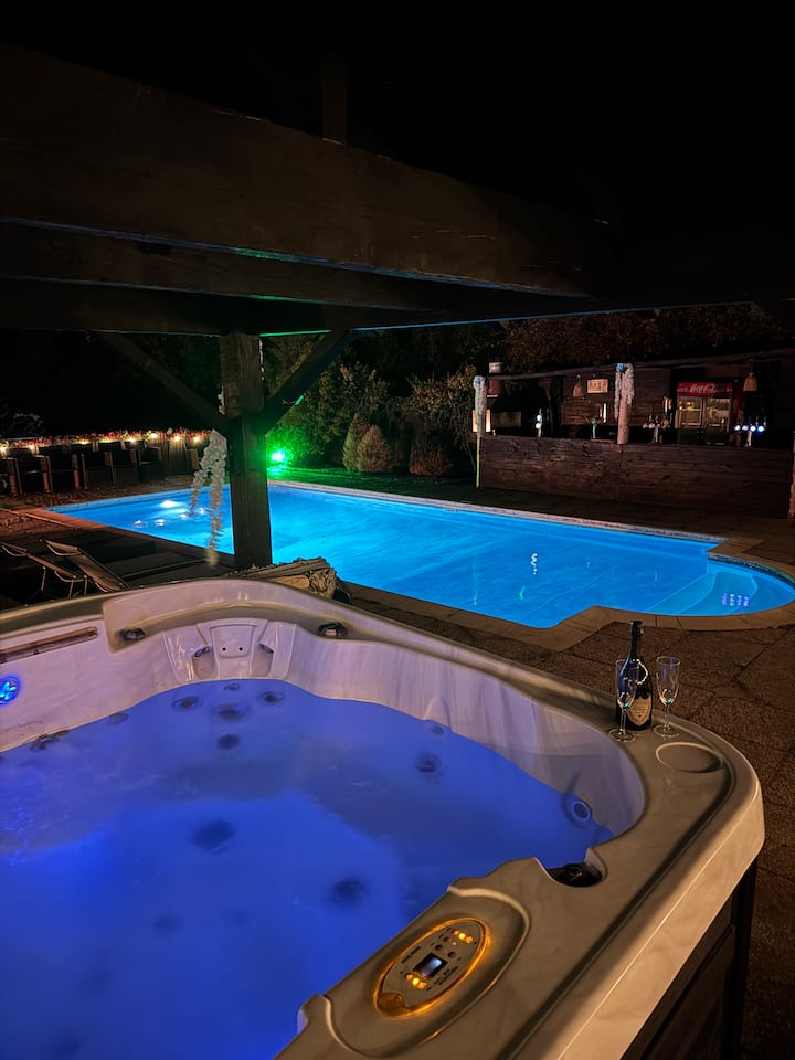 Group Stay | Swimming Pool | Hot Tub | Games Room - Brentwood