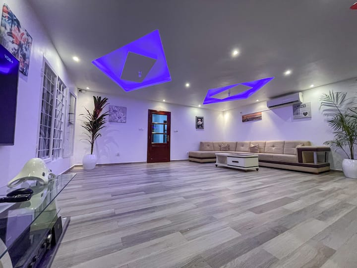 Villa Duplex D’exception Avec Piscine à Douala - Cameroun