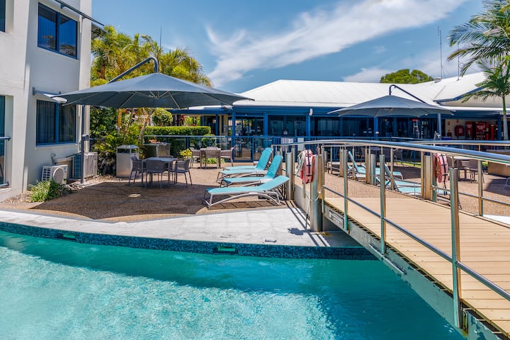 Top Floor Mantra Marina Apartment With Views - Hervey Bay