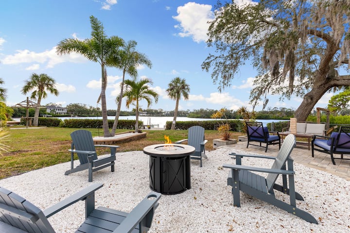 Swan Lake Inn | Waterfront Oasis • Firepit • Bbq - New Port Richey, FL