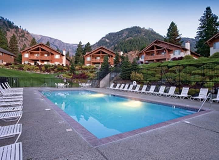 Coco's Casita: All Pools And Hot Tubs Are Open! - Leavenworth, WA