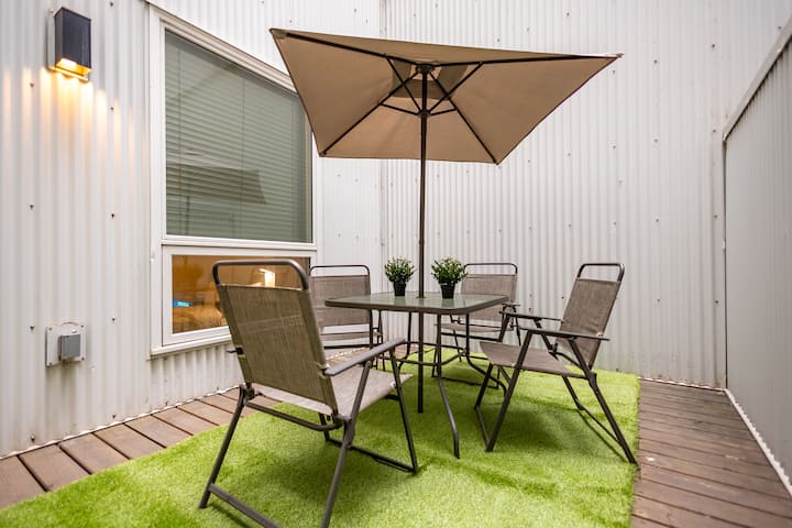 Modern Downtown Suite By Canada Life Centre - Winnipeg