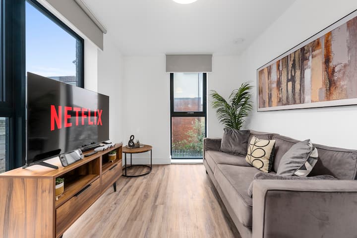 Modern 2br In M5 | United Stadium | Mediacity - Salford