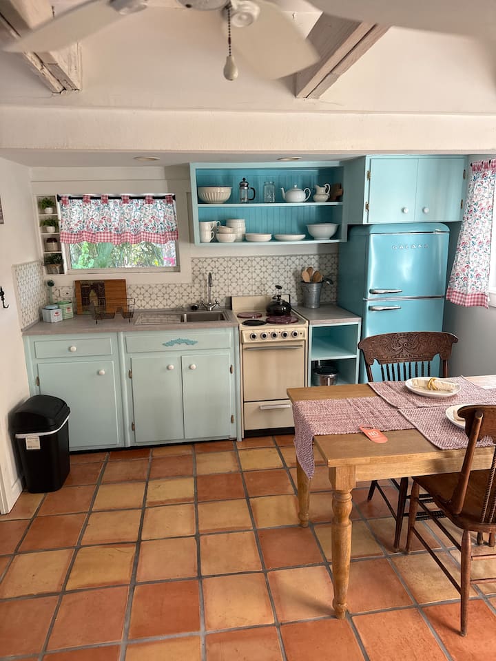 Spring Training! Beaches! 1bd Old Florida Cottage - Sarasota, FL