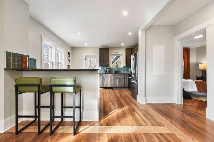 Modern Stay In Larimer/e. Liberty (7br+workspace) - Pittsburgh, PA