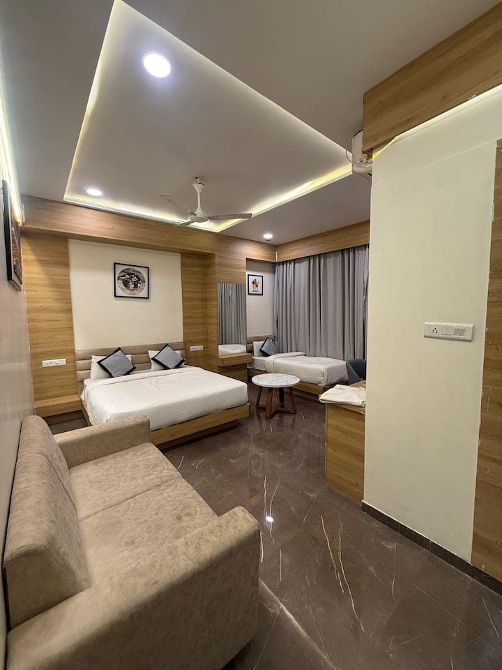 Family / Triple Bed In Vadodara | Ideal For Groups - 바도다라