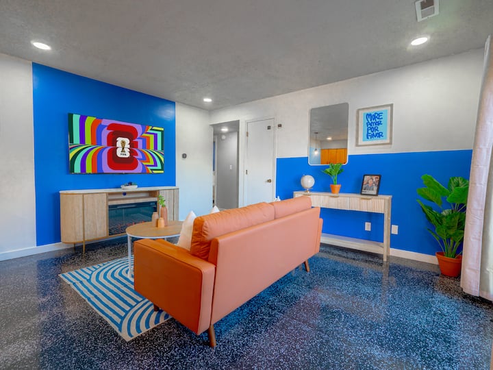 Newly Remodeled Apt + W/d, Carport | Near Mass - Lawrence, KS