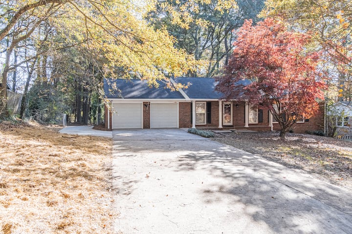 Spacious 6br Home By Lake Lanier & Mall Of Ga - Buford, GA
