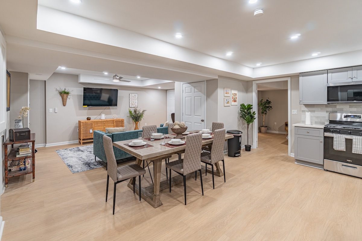 Spacious 6BR Home by Lake Lanier & Mall of GA - Houses for Rent in ...