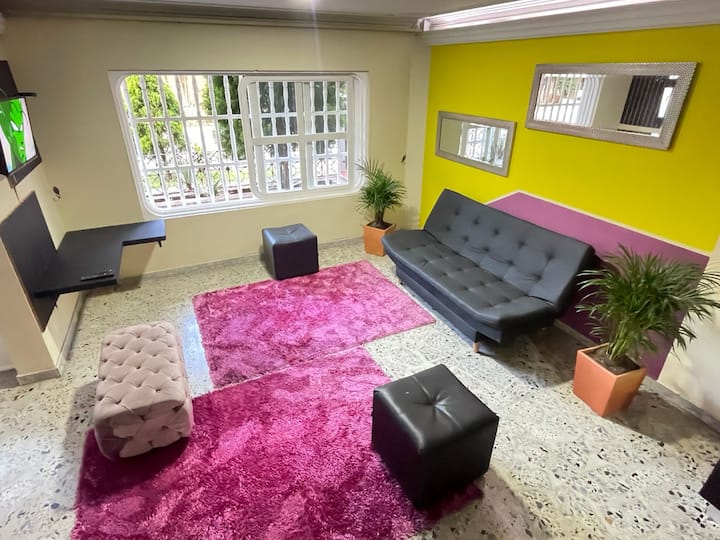 Gran Casa De 8 Habitaciones, Ideal Para Familias - Medellín, Colombia