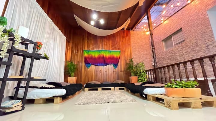 Gran Casa De 8 Habitaciones, Ideal Para Familias - Medellín