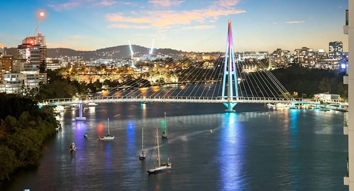 Brisbane Skyline Escape - 3 Br With River Views - Brisbane