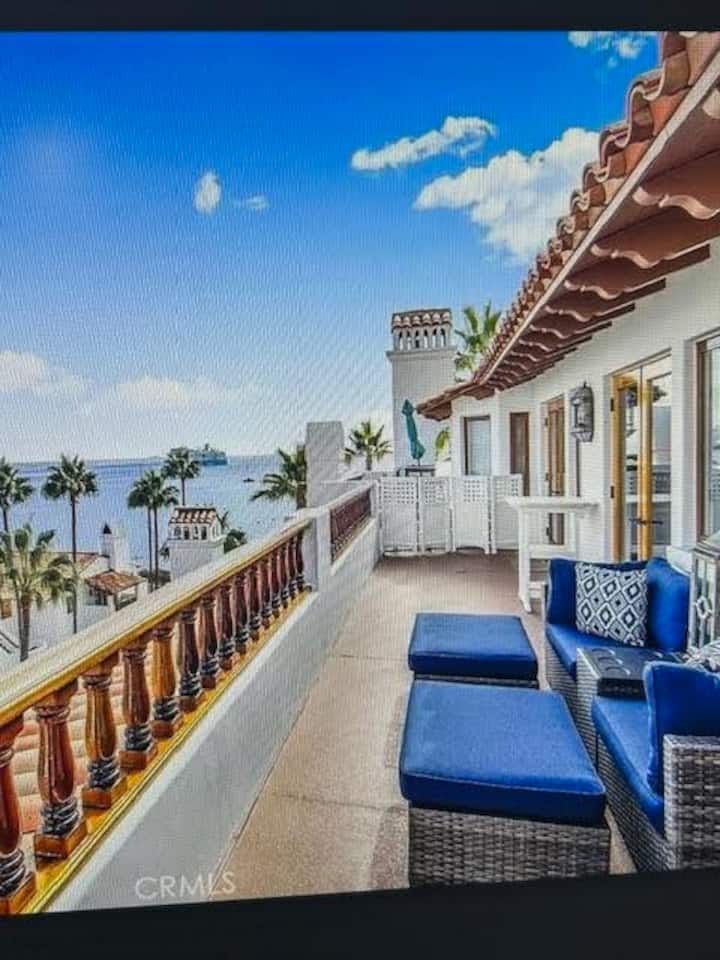 Catalina Escape + 6-person Golf Cart - Avalon, CA