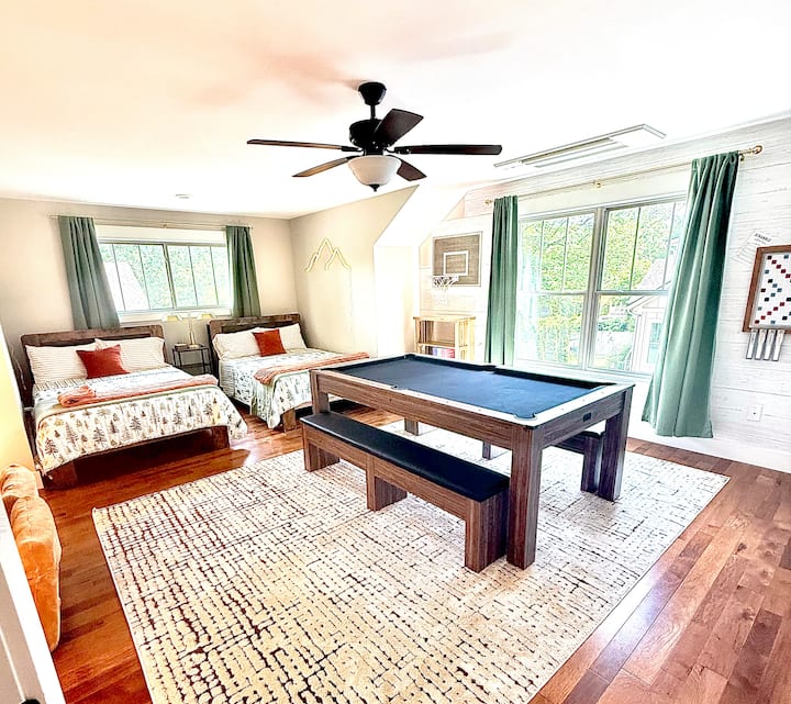 The Black Mountain Cottages 7 & 8
Families & Pets - Black Mountain, NC