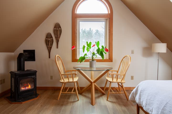 Peaceful Studio With Warm, Gas-fired Wood Stove - Stowe, VT