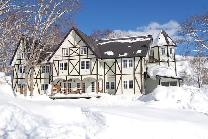 Henry - Just A 100m Dash To The Piste: 2p Suite - Niseko