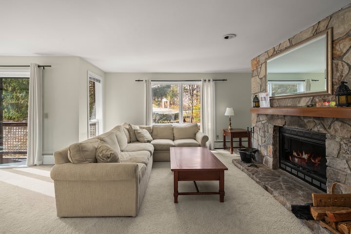 Sundance Slopeside | Walk To Lift + Pool & Hot Tub - Mount Snow, VT