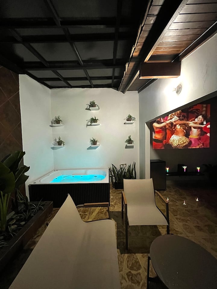 Big Group House With Hot Tub, Bbq & Home Cinema - Sabaneta