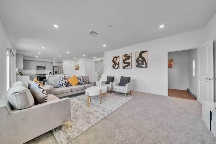 Modern 4br 2.5 Ba Near Shops&parks Family-friendly - Moreno Valley, CA