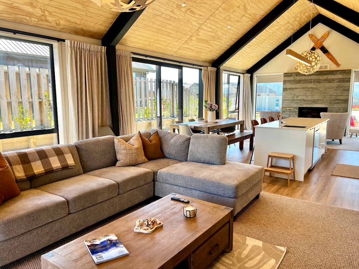 Modern Wanaka Escape | Sunny, Stylish & Relaxing - Houses for Rent in ...