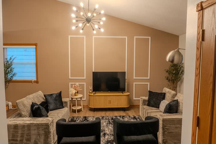 Park Views, Kingbeds, Cinema & Airhockey/ Near Afb - Wichita, KS