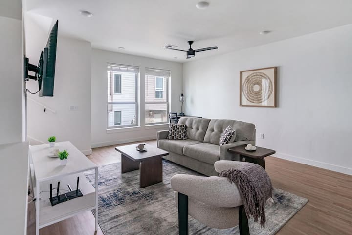 Landing | Stunning 2bd, Clubhouse, Gym - 比靈斯